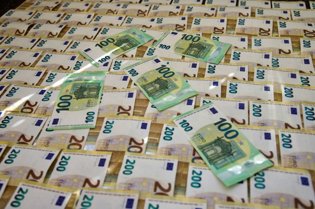 No risk of Euro banknotes being removed from circulation in 2025 - SEE ...
